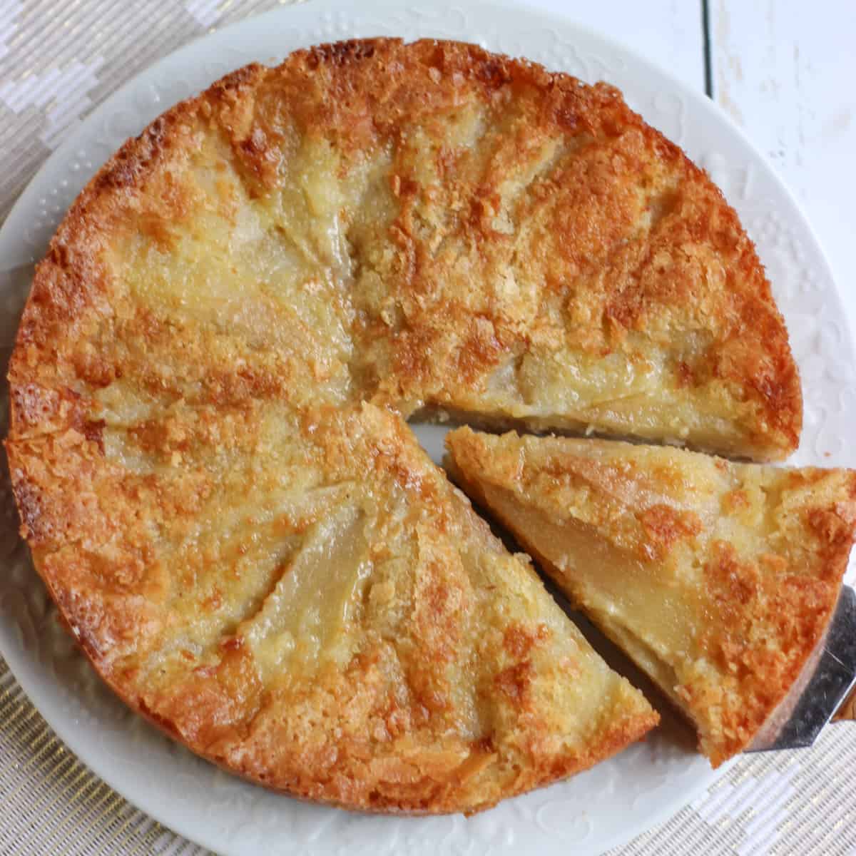 Gâteau aux poires caramélisées - Elle Mijote Quelque Chose